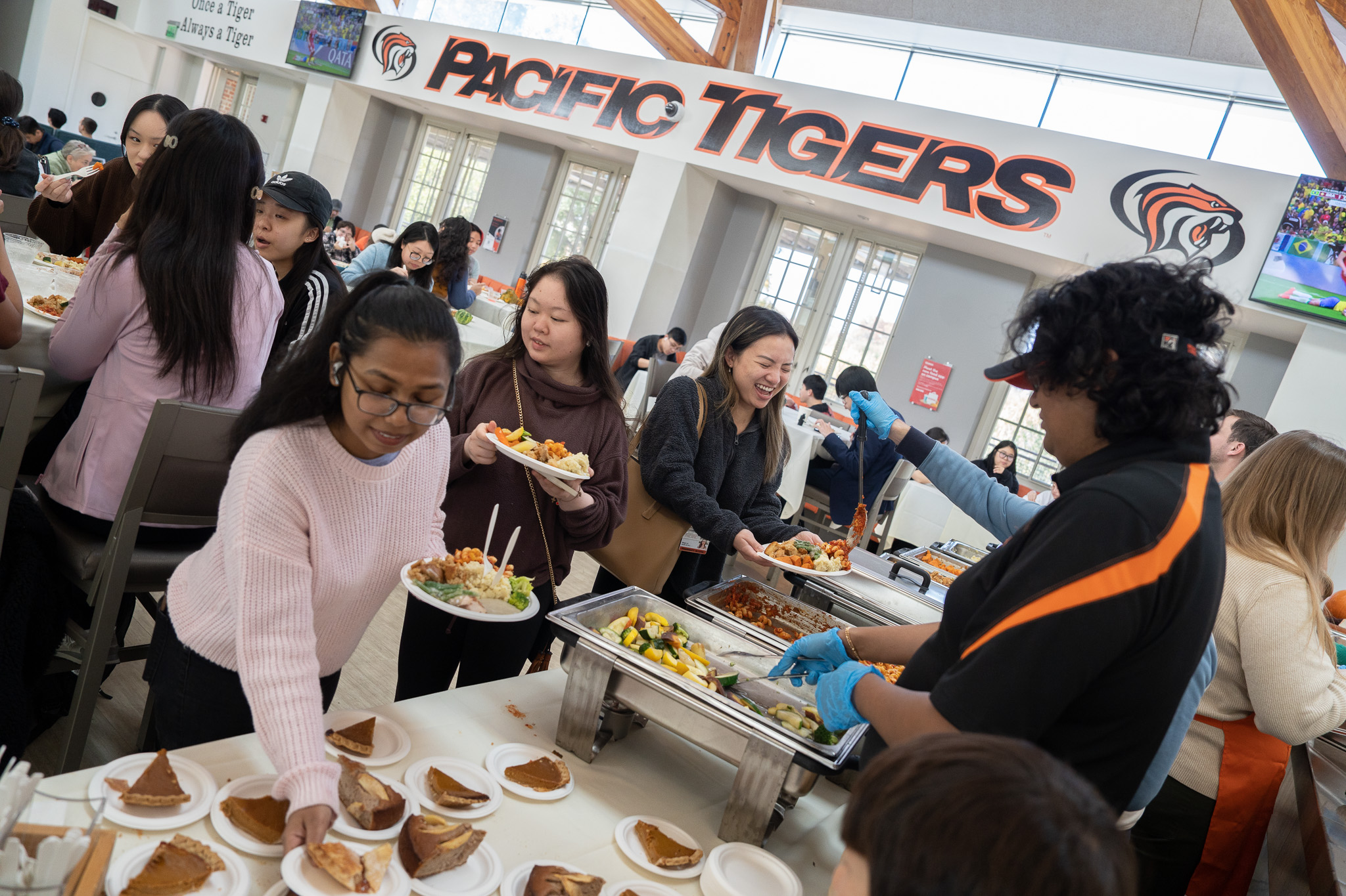 Pacific dishes up Thanksgiving meal for students | University of the ...