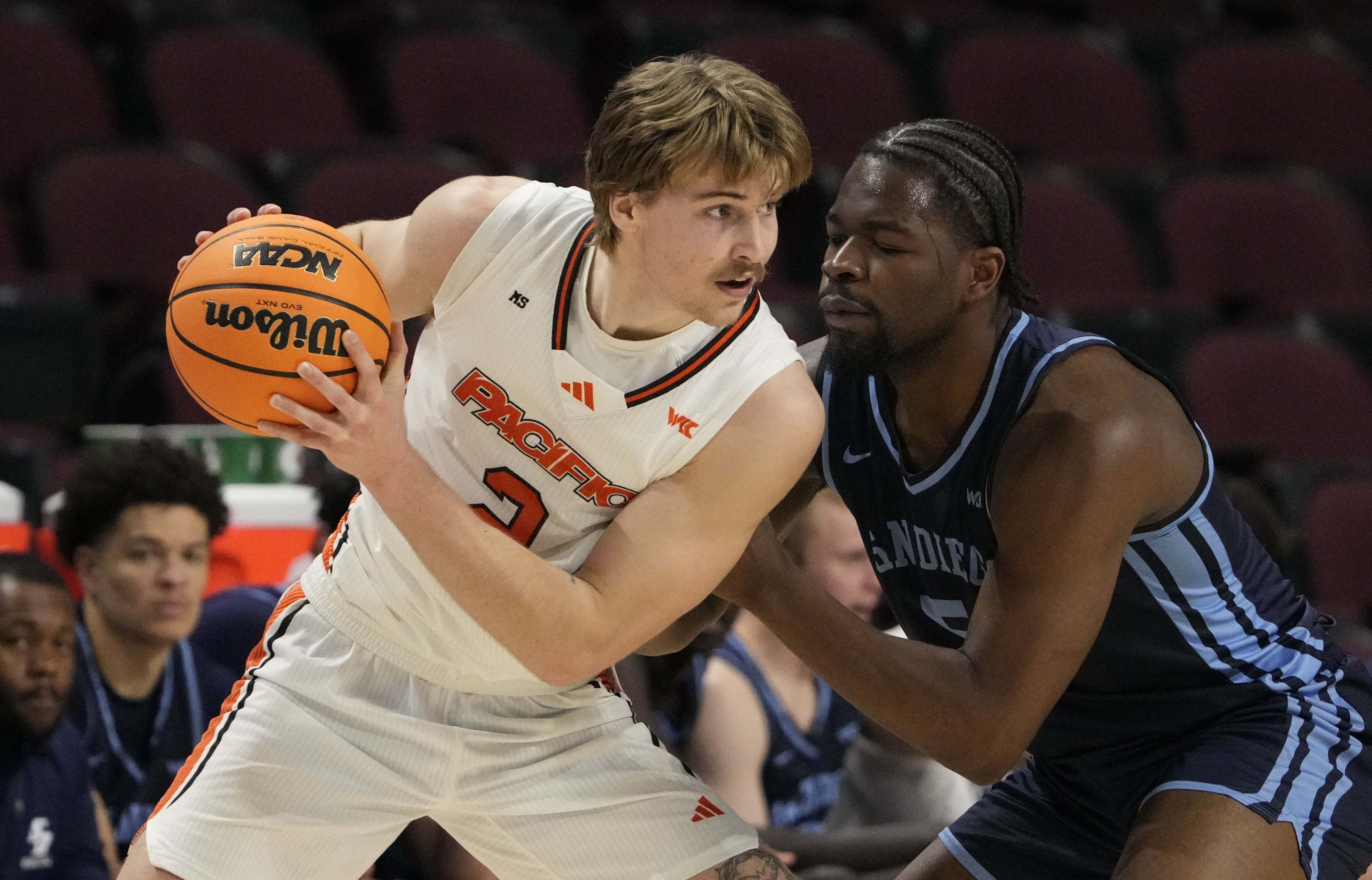Men's Basketball Hosts Simpson University | University of the Pacific