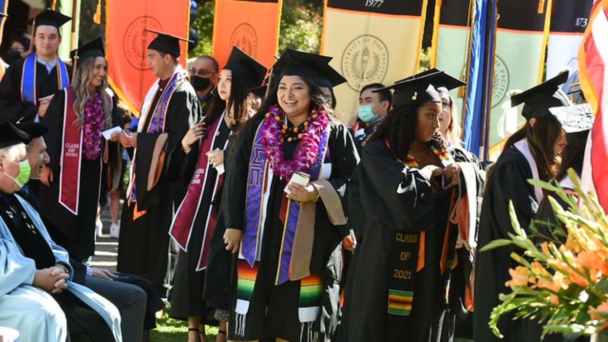 2020 and 2021 graduates celebrate a long-awaited day | University of ...