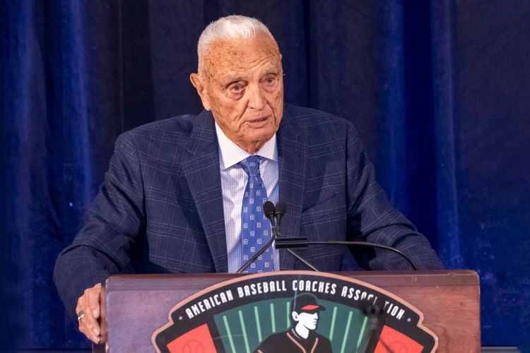 Pacific alumnus receives baseball award for global impact