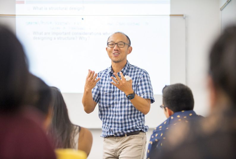 School of Engineering and Computer Science - Directory | University of ...